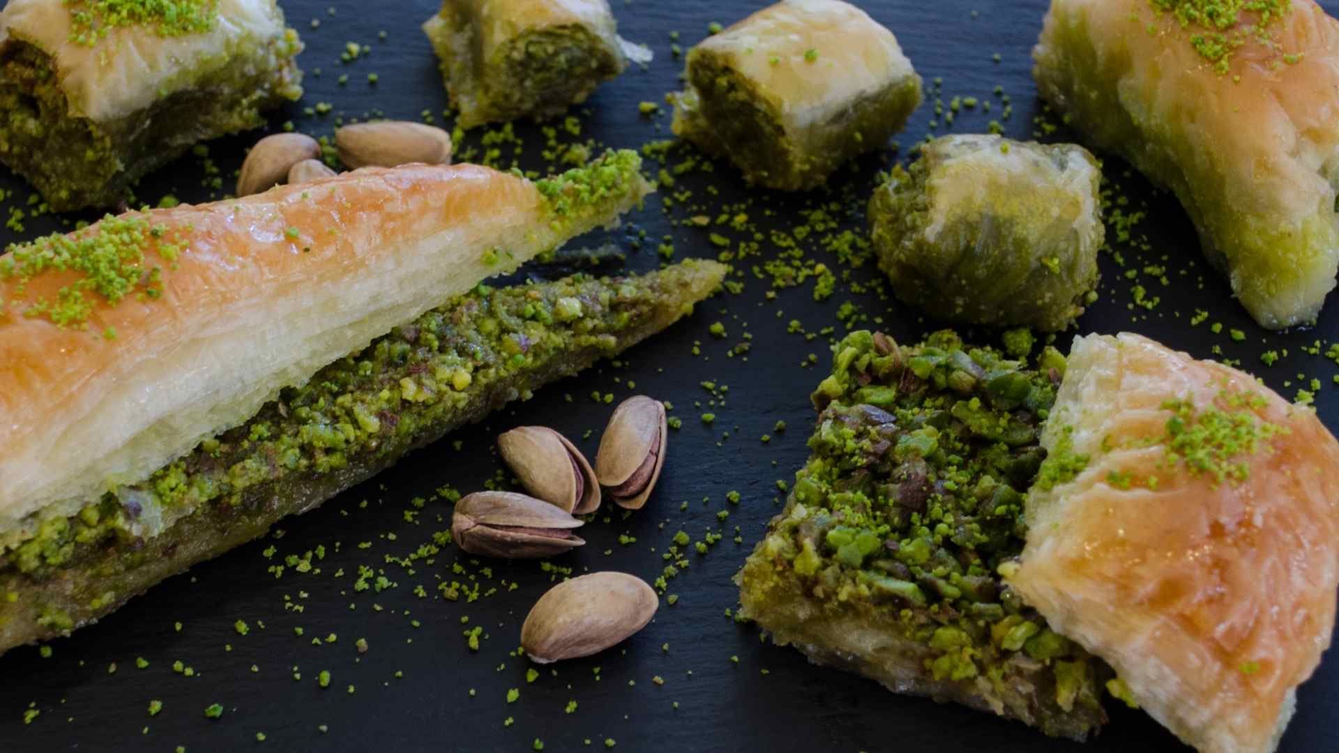 The Sweet and Flaky Delight of Turkish Baklava: A Guide to the Famous ...